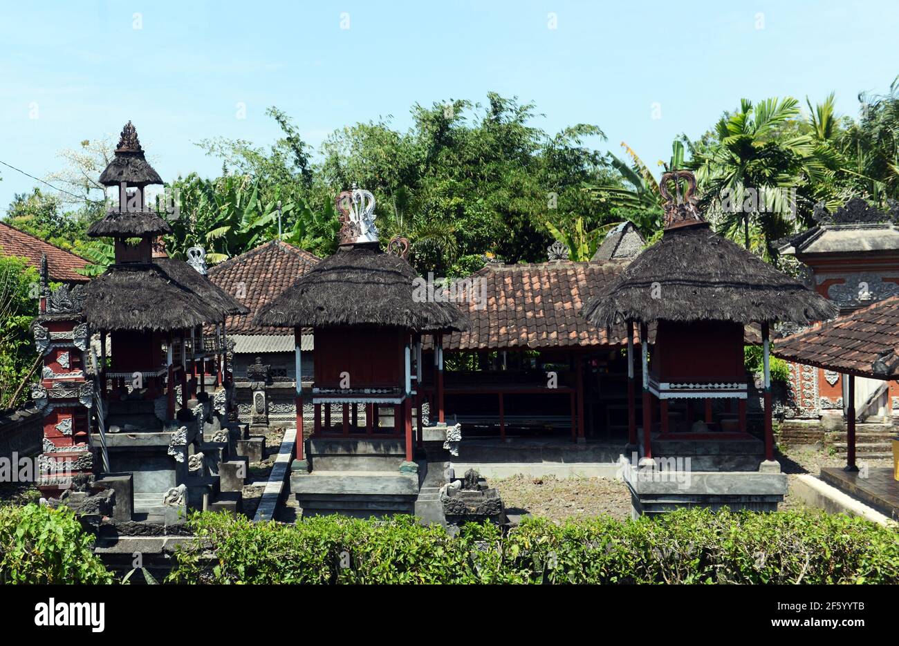 Traditional Balinese Hindu temple Stock Photo - Alamy