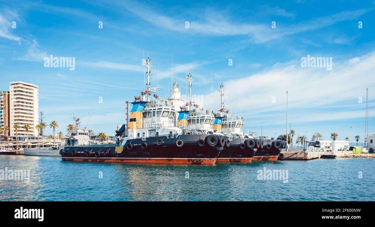 Ships sky clouds hi-res stock photography and images - Alamy