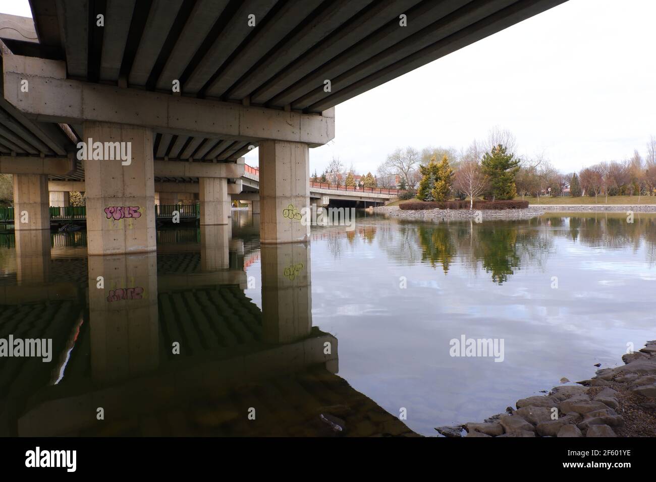 Viaduct over lake hi-res stock photography and images - Alamy