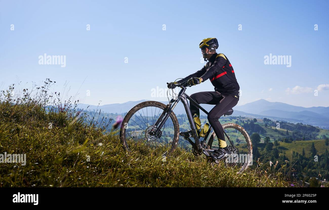 Person riding bike uphill hi-res stock photography and images - Alamy