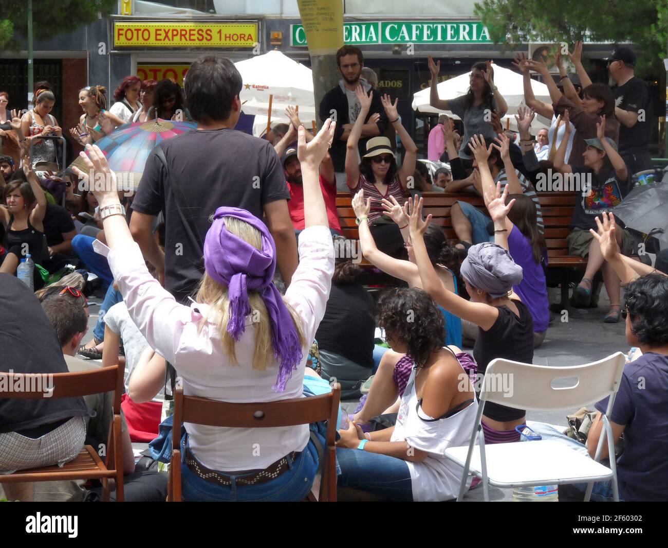 Silent applause hi-res stock photography and images - Alamy