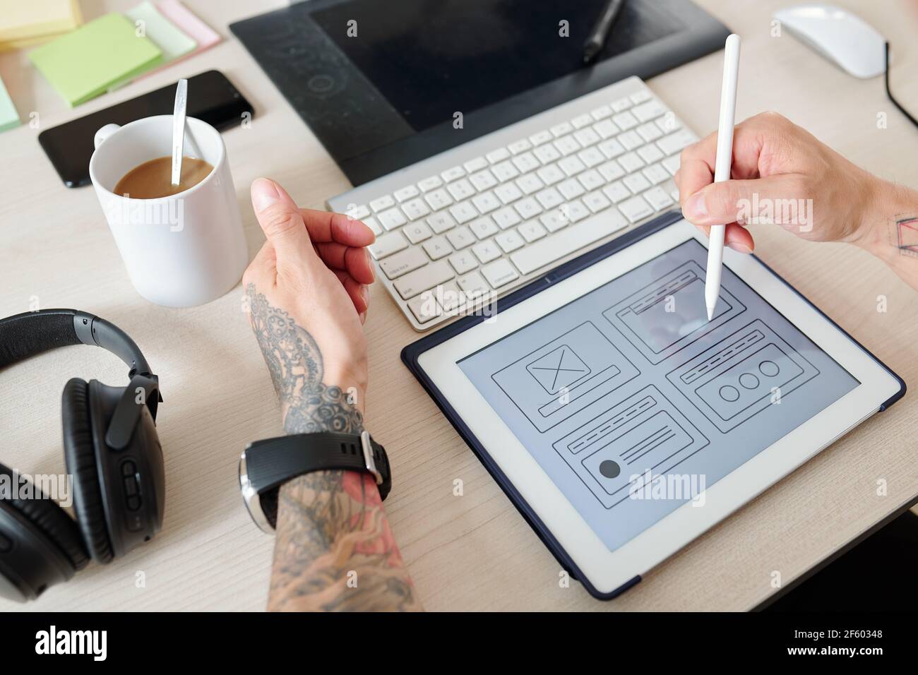 Hands ui designer pointing hi-res stock photography and images - Alamy