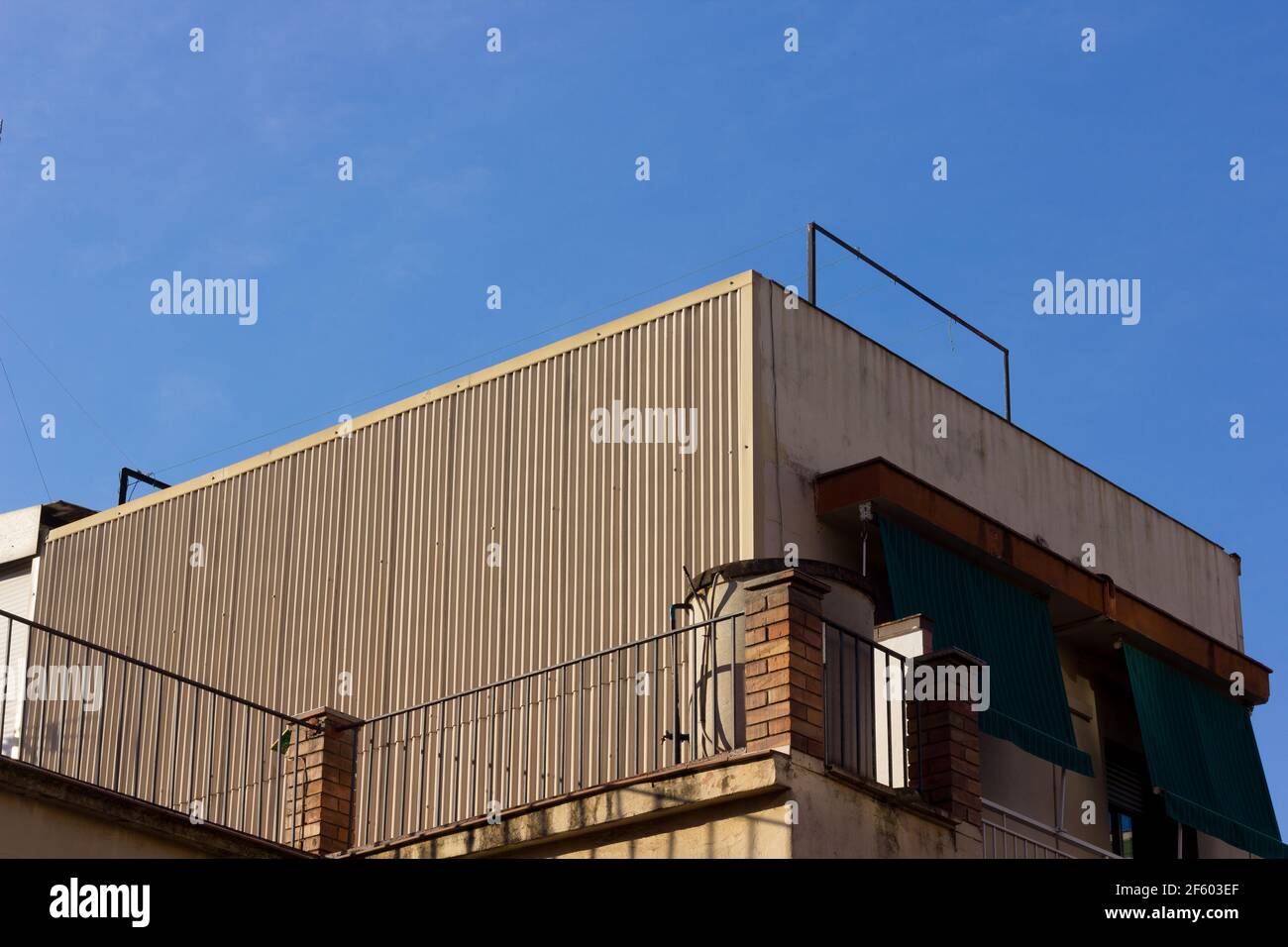 How to build a simple blue house hi-res stock photography and images ...