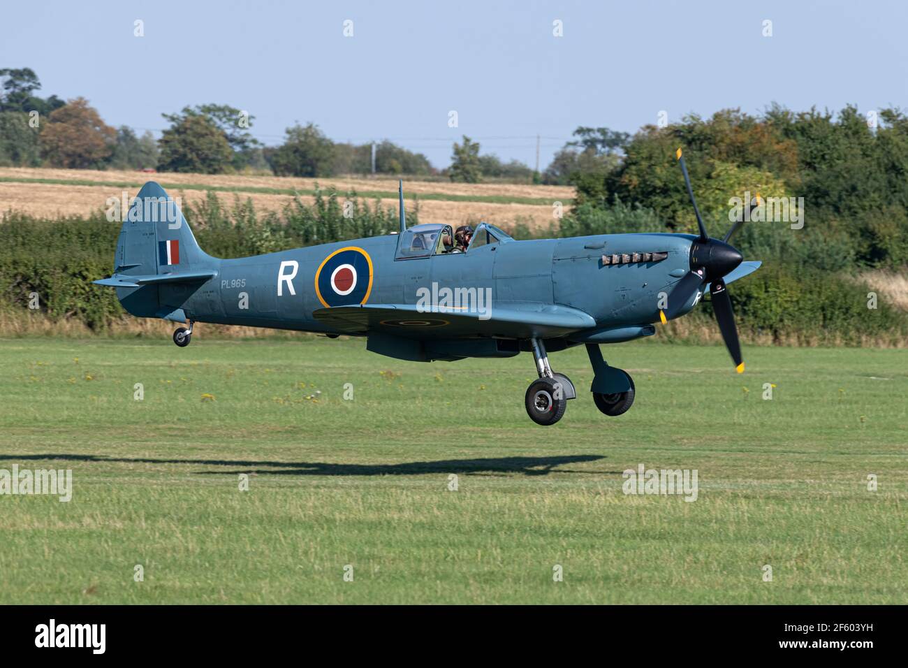 Supermarine spitfire flying old hi-res stock photography and images - Alamy