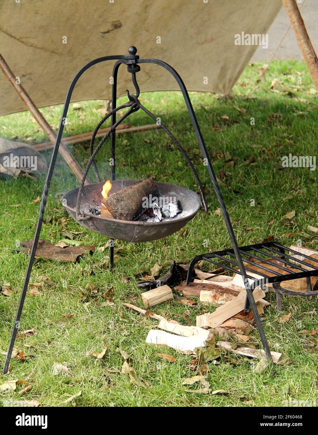 Tripod stand hi-res stock photography and images - Alamy