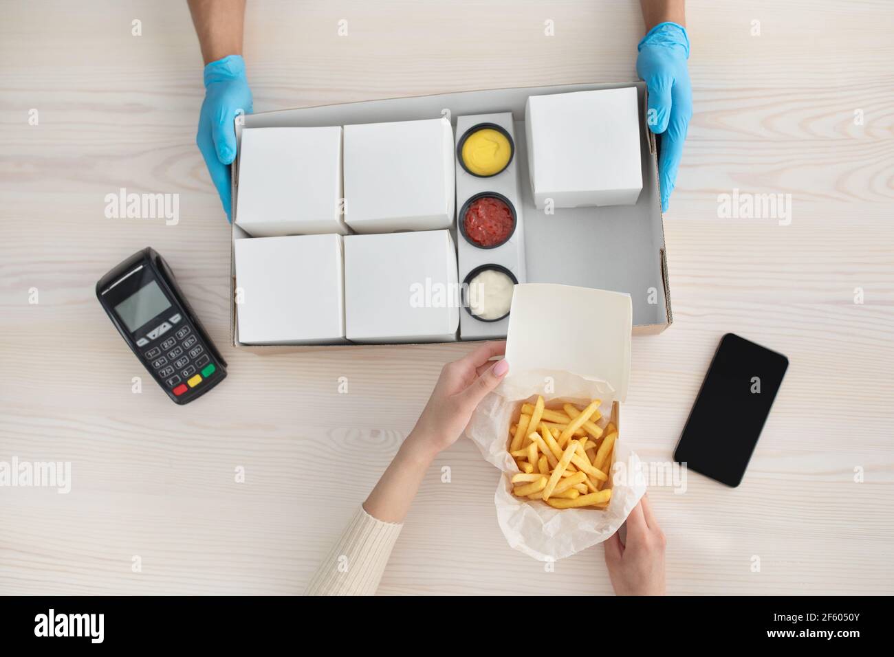 Couple order fast food restaurant hi-res stock photography and images ...