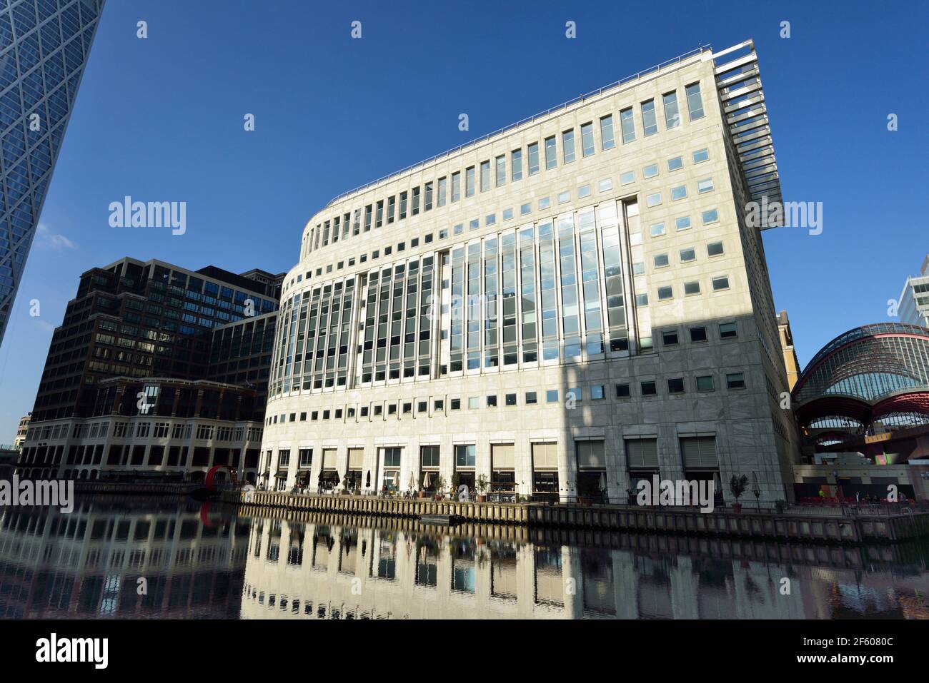 The South Colonnade, Mackenzie Walk, Docklands, Canary Wharf, East ...