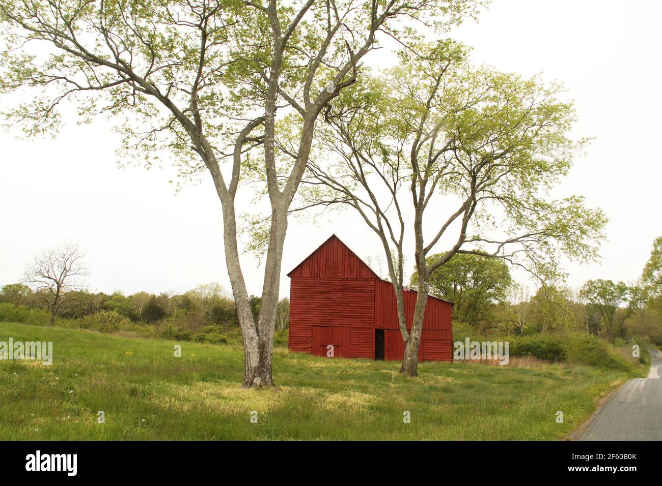 Simple barn hi-res stock photography and images - Alamy