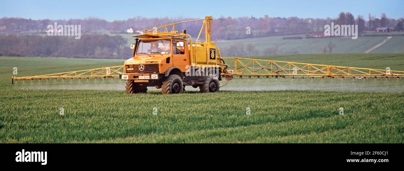 Historical 1985 archive farming business & agriculture view of arable ...