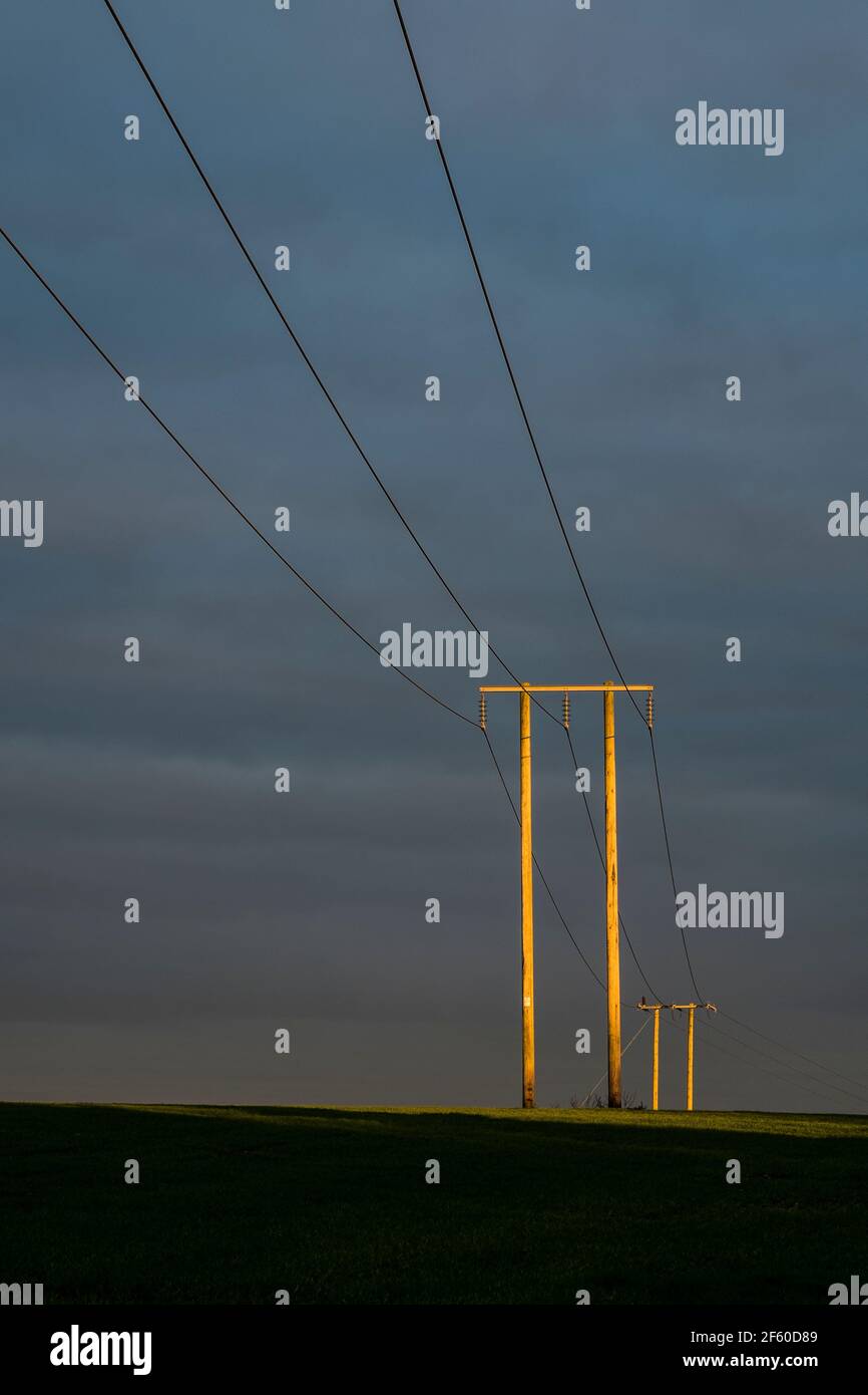 Electricity pylons uk countryside hi-res stock photography and images ...