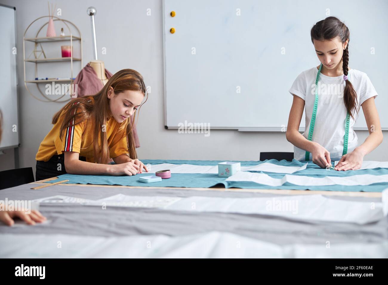 Girls workspace hi-res stock photography and images - Alamy