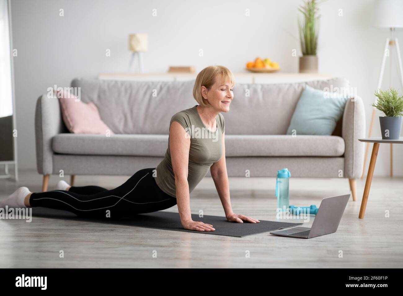 Flexible older person hi-res stock photography and images - Alamy