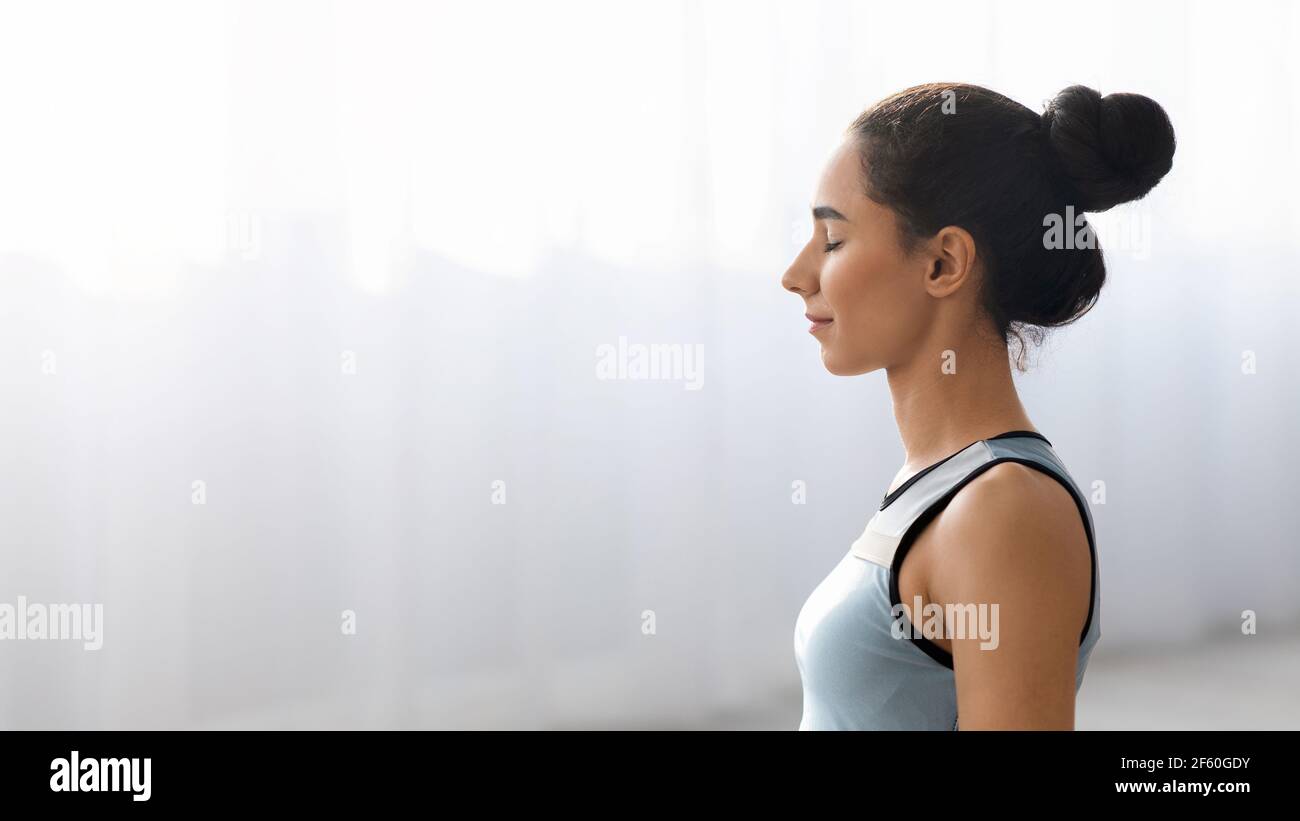 Side view smiling slim woman hi-res stock photography and images - Alamy