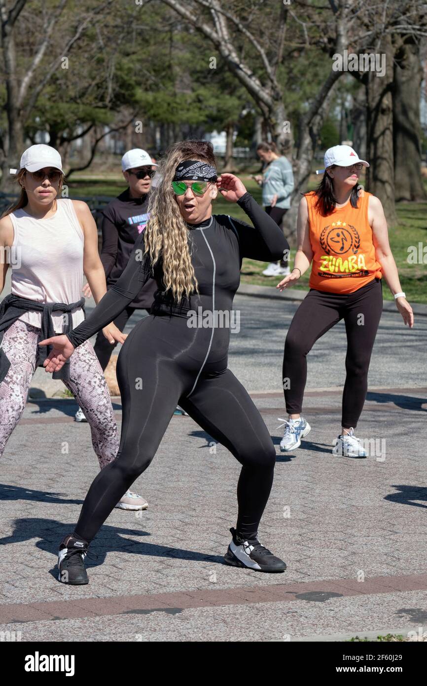 Plus size black woman hi-res stock photography and images - Alamy