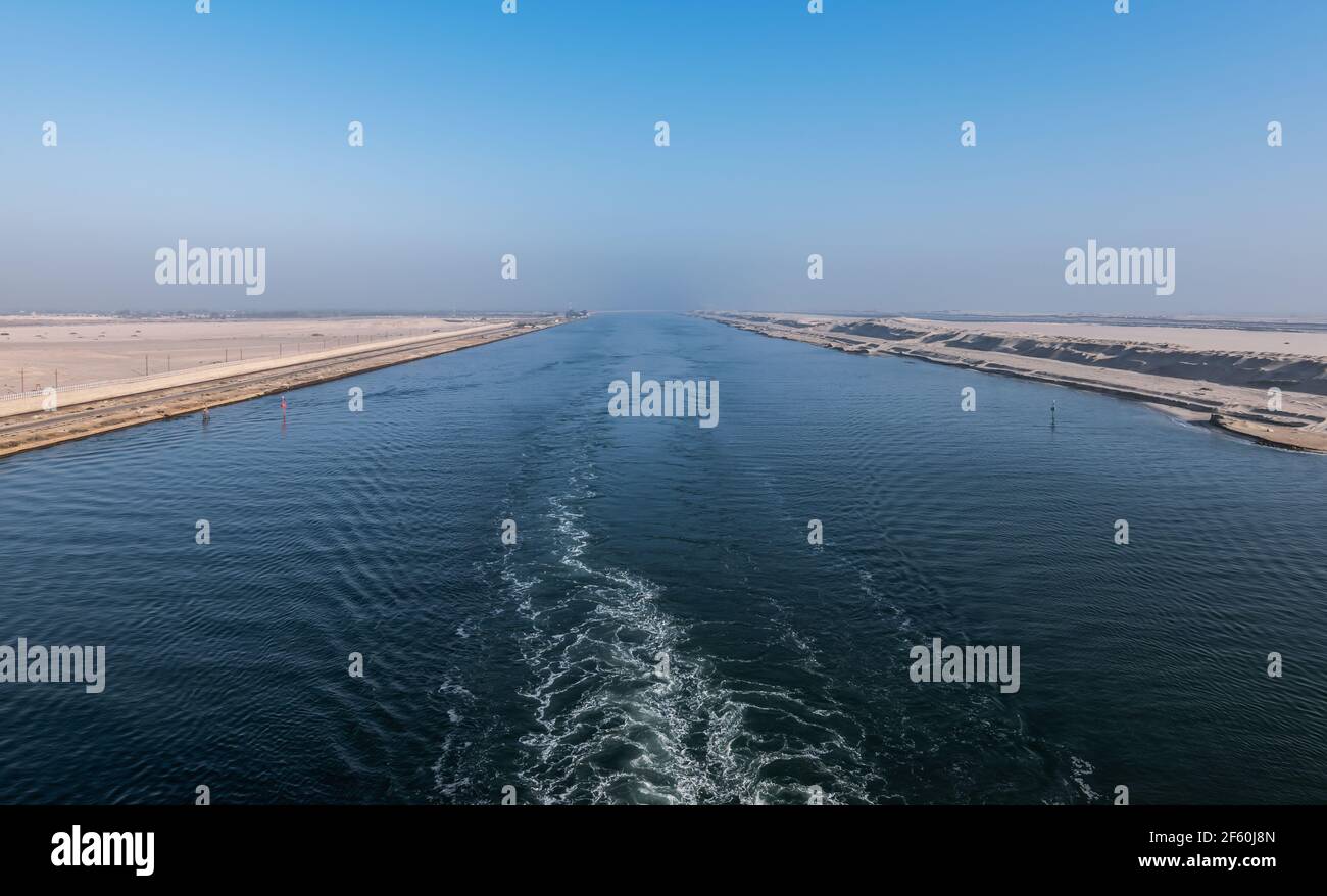 Suez canal hi-res stock photography and images - Alamy
