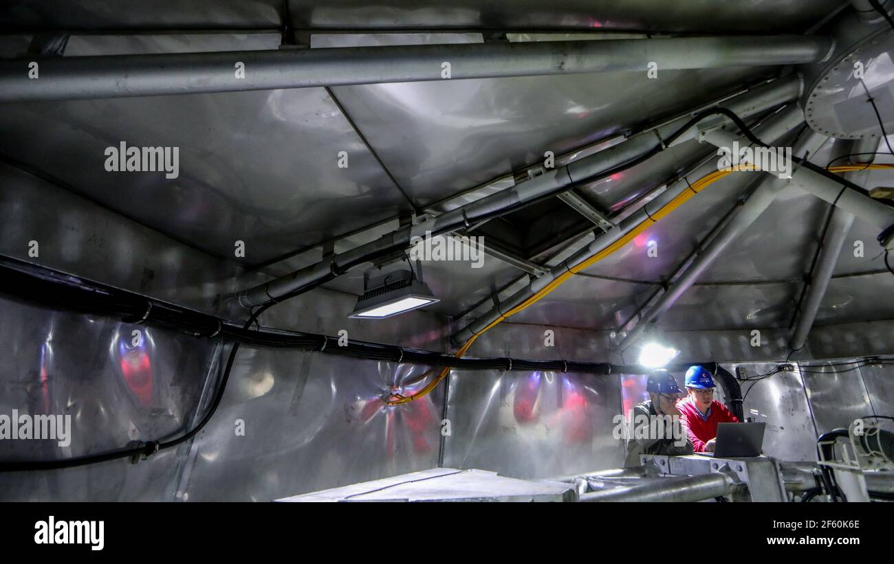 Fast telescope cabin hi-res stock photography and images - Alamy