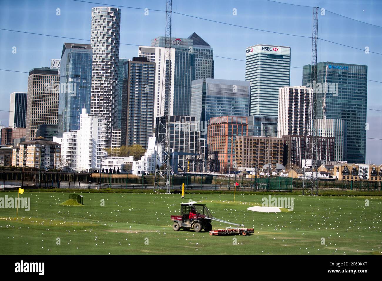 Greenwich peninsula driving range hi-res stock photography and images ...