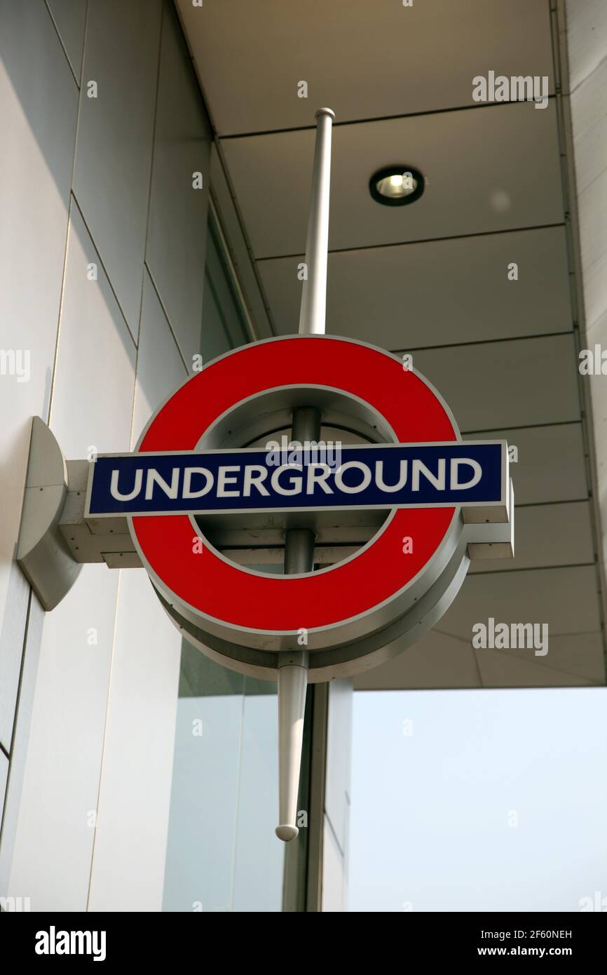 Shepherds bush underground station hi-res stock photography and images ...