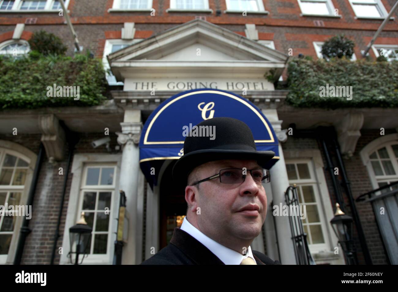Doormen hi-res stock photography and images - Alamy