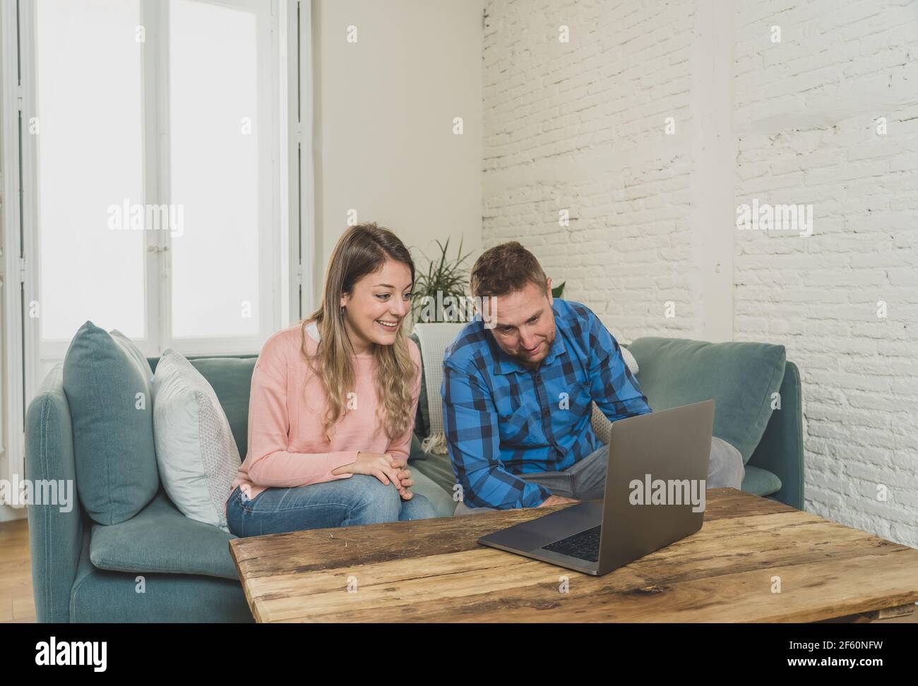 Technology in family life hi-res stock photography and images - Alamy