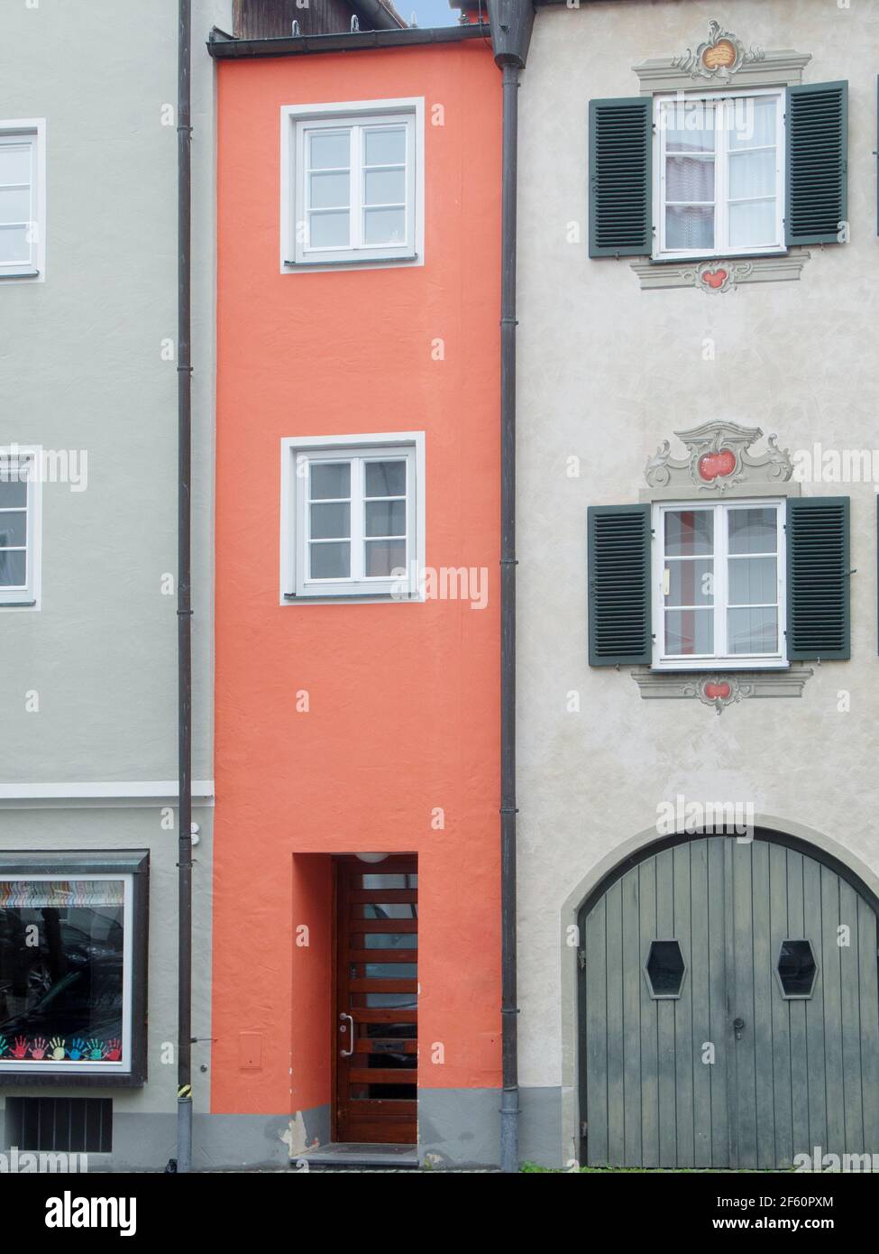 Frontal view of a very narrow house facade in the Bavarian town of ...