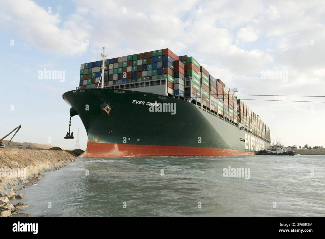 Ever given suez canal hi-res stock photography and images - Alamy