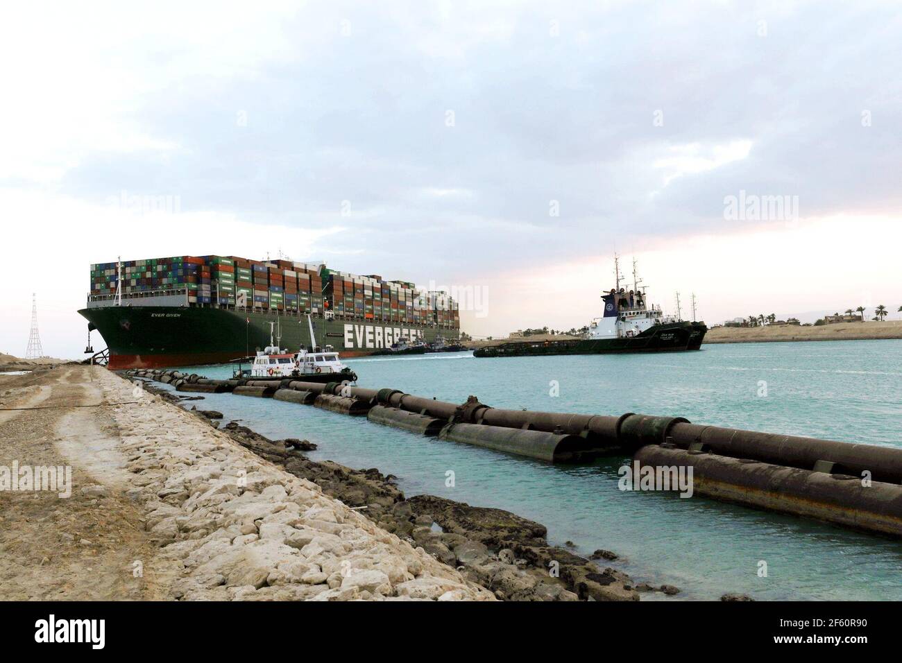 Ever given suez canal hi-res stock photography and images - Alamy