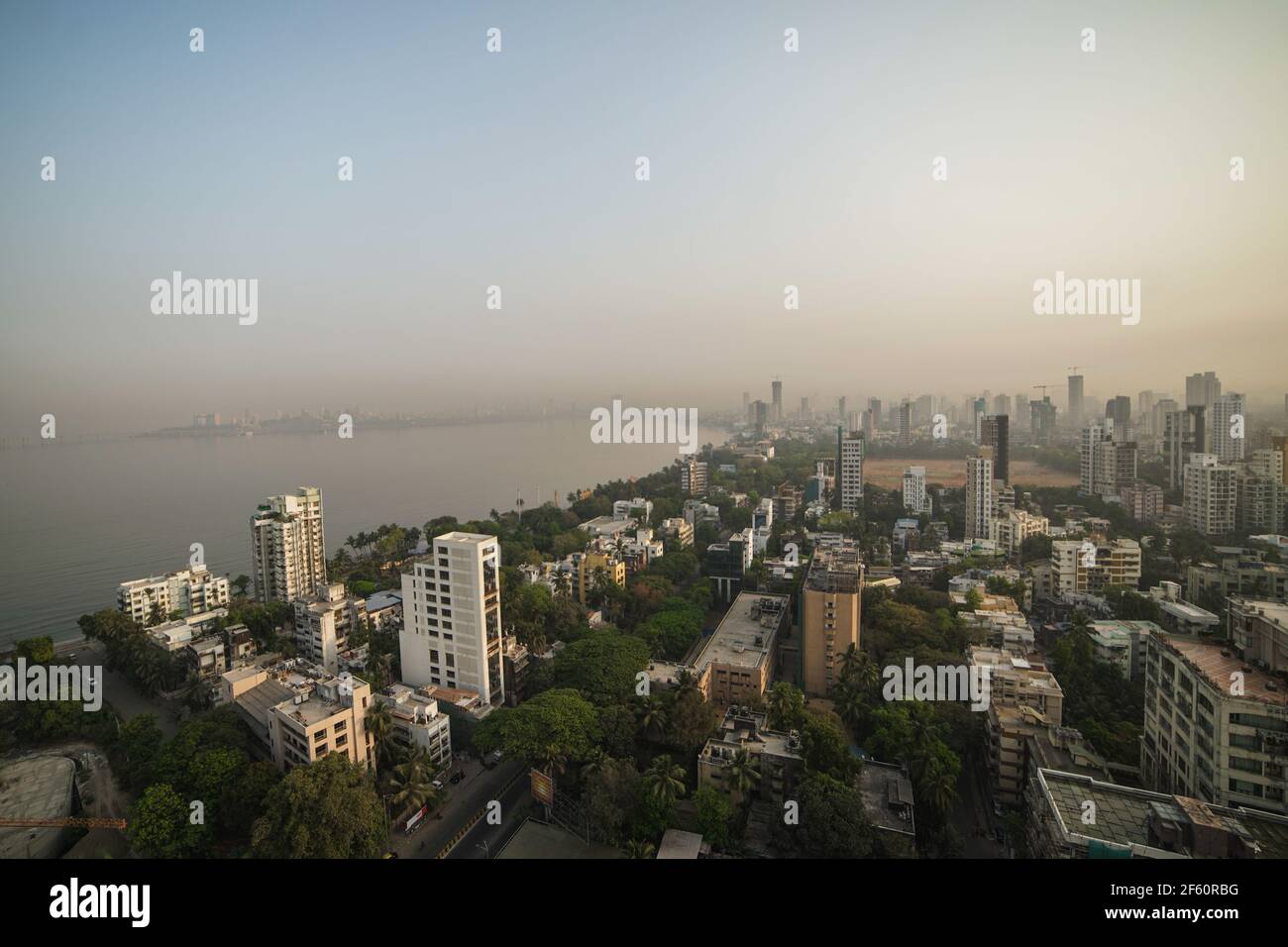 Mumbai street view hi-res stock photography and images - Alamy