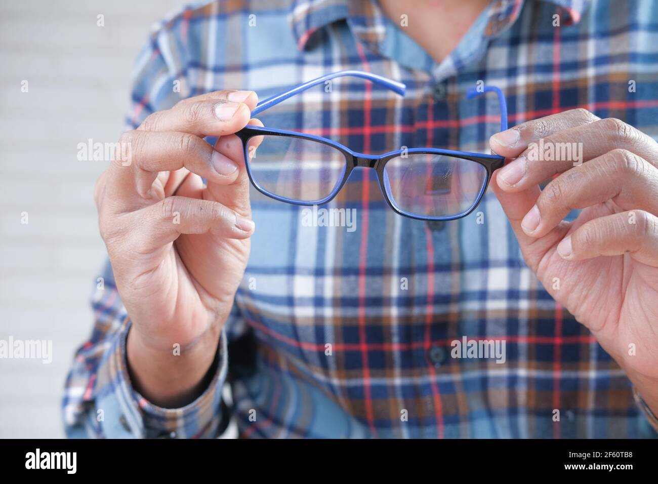 Eyeglass frame look hi-res stock photography and images - Alamy