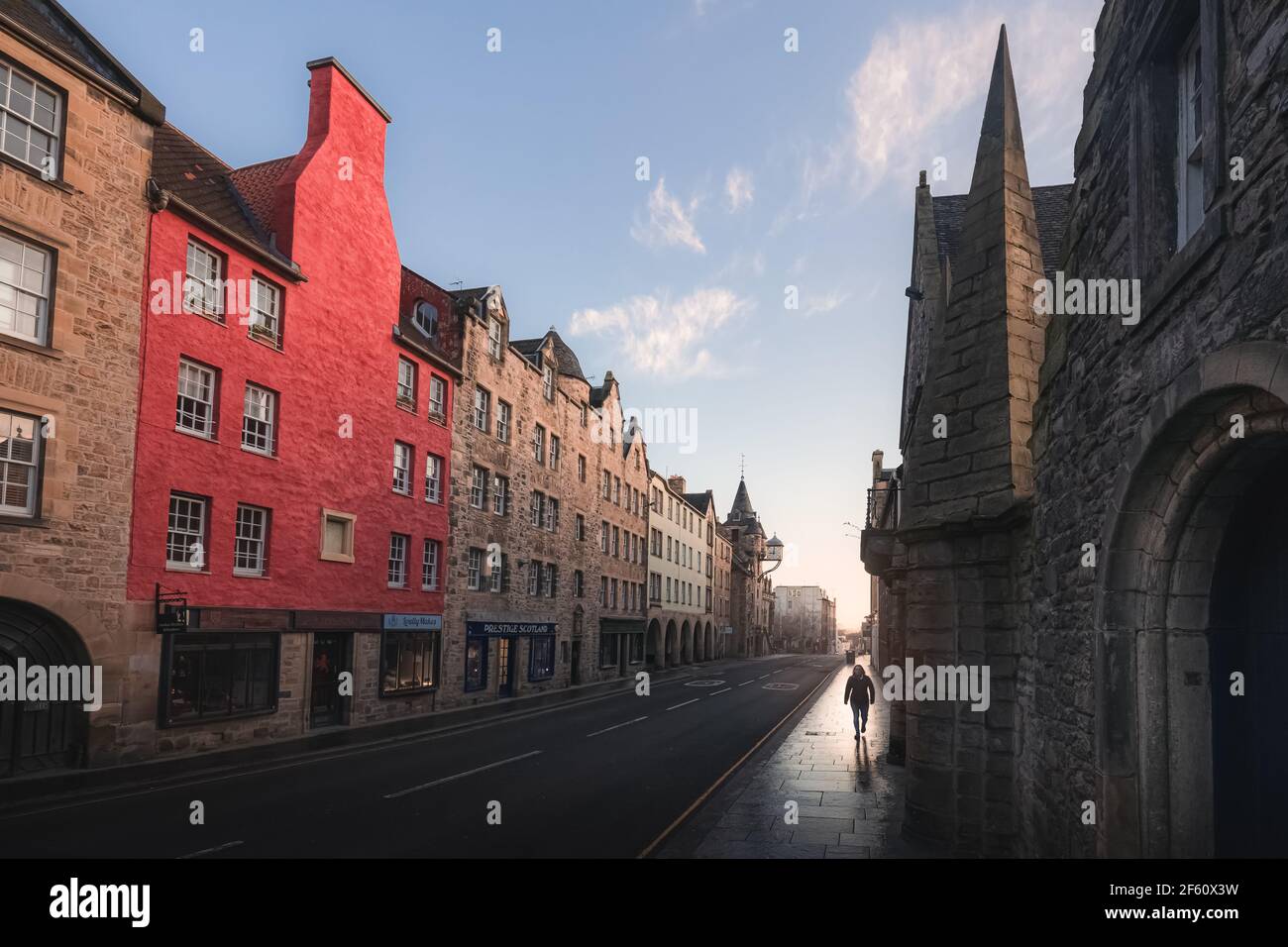 Traditional edinburgh tenement hi-res stock photography and images - Alamy