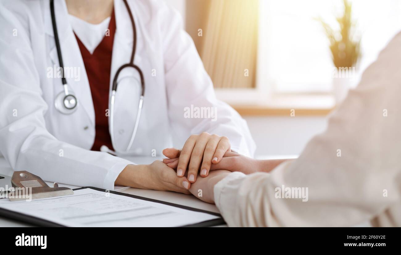 Reassuring gesture hi-res stock photography and images - Alamy