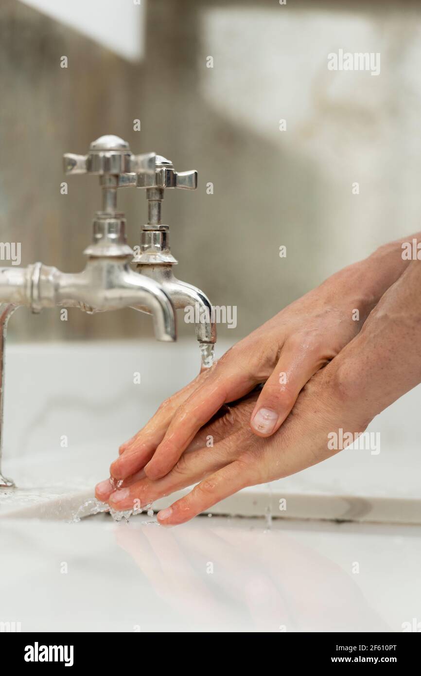 Hands fixture hi-res stock photography and images - Alamy