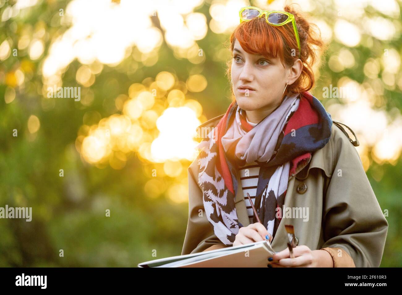 Artist working outdoors hi-res stock photography and images - Alamy