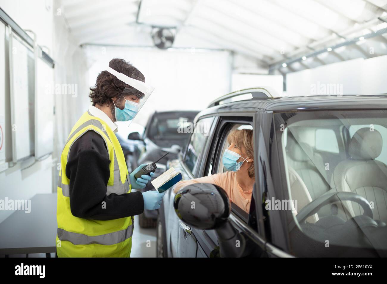 Border vehicle checking hi-res stock photography and images - Alamy