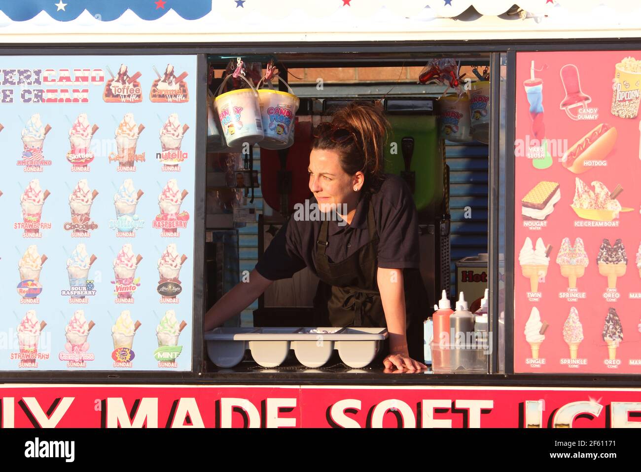 Ice cream sellers window hi-res stock photography and images - Alamy