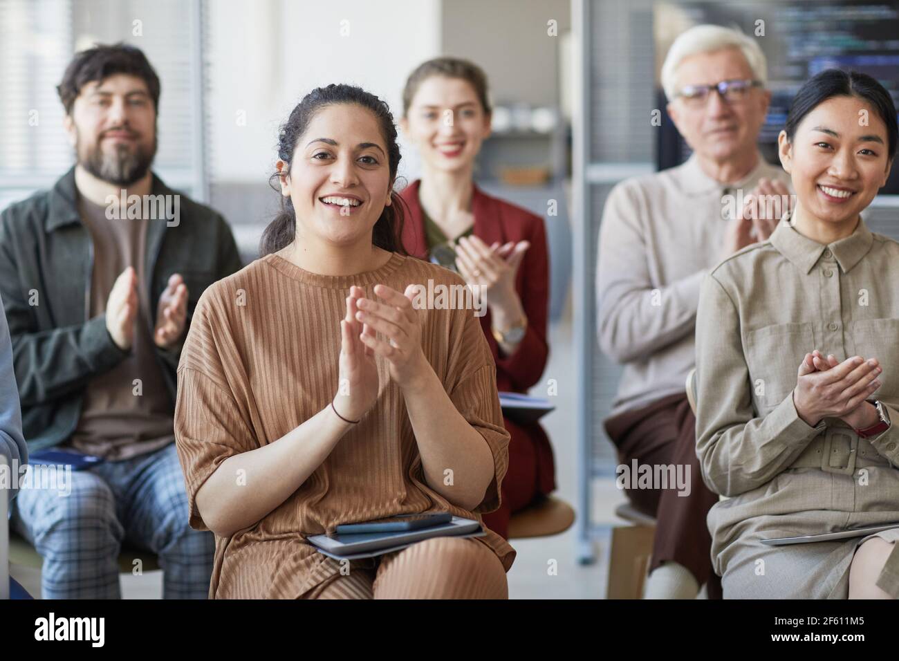 Diverse group of people clapping hi-res stock photography and images ...