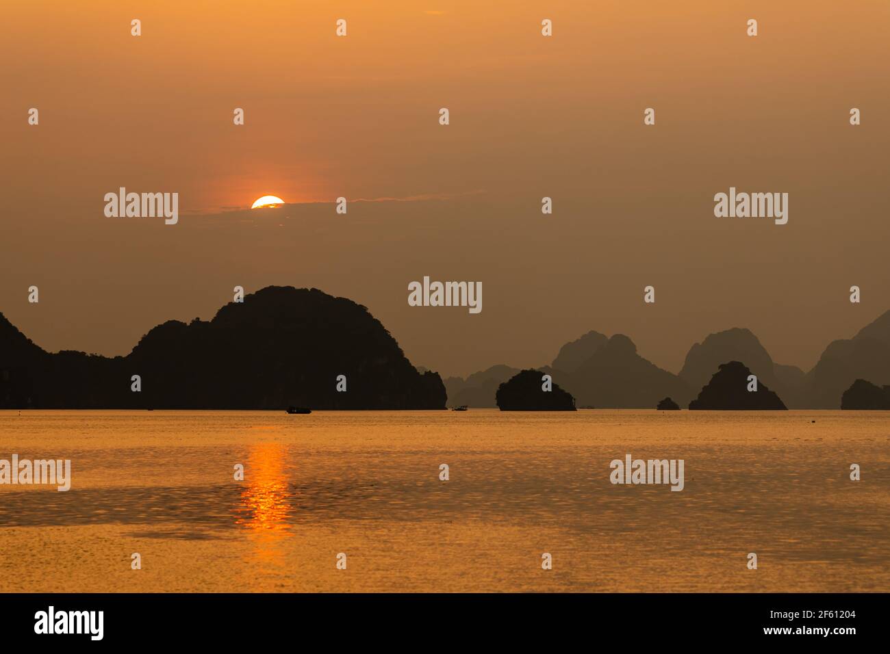 Ha Long Bay Night High Resolution Stock Photography and Images - Alamy