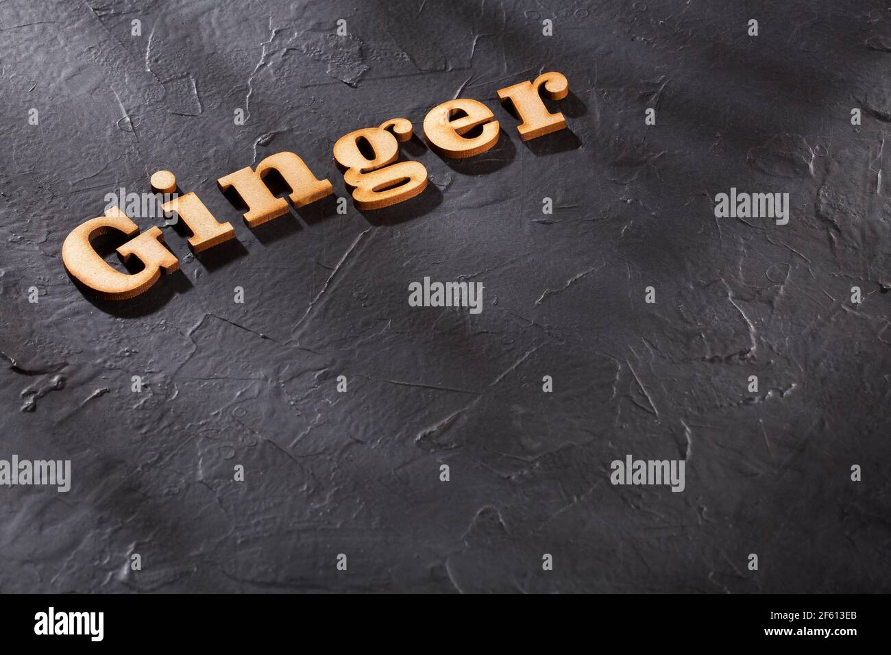 Ginger word in wooden letters - Zingiber officinale Stock Photo - Alamy