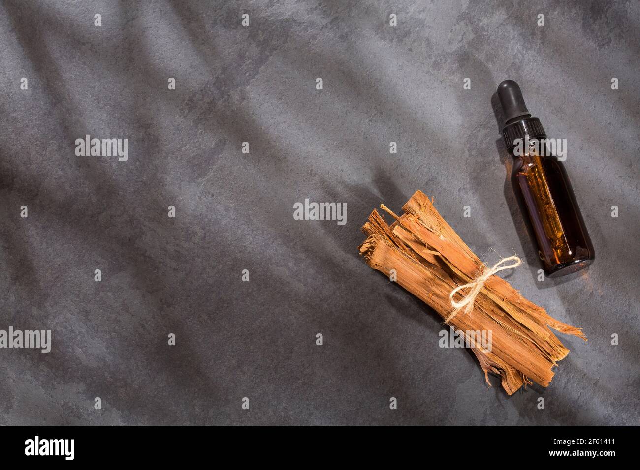 Cat's claw plant extract - Uncaria tomentosa Stock Photo - Alamy