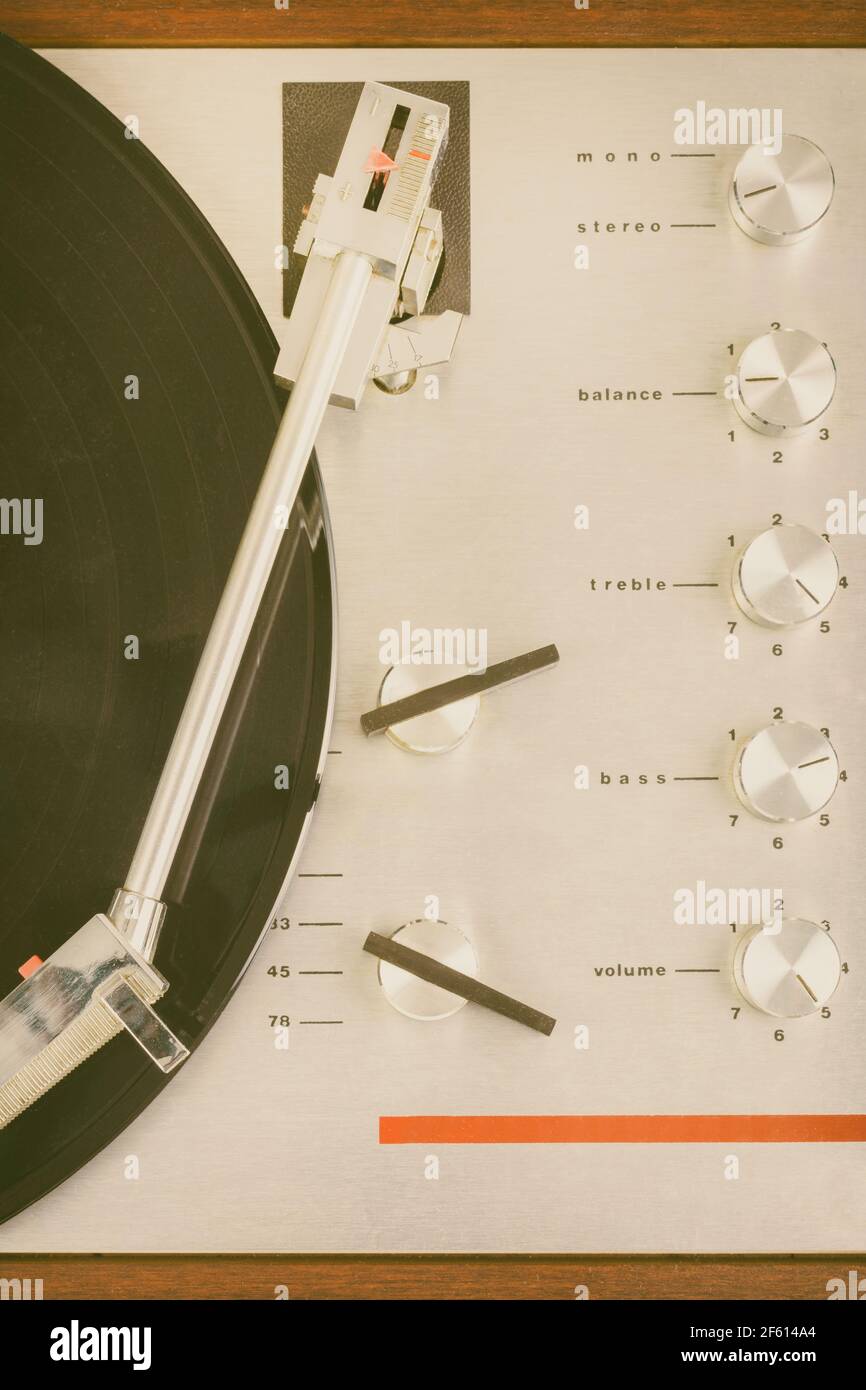 Vintage turntable 60s hi-res stock photography and images - Alamy