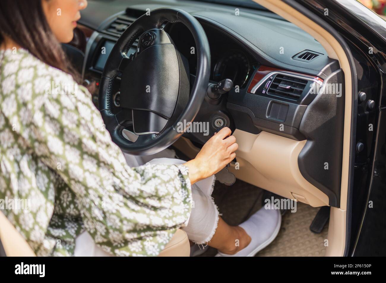 Woman starting engine car hi-res stock photography and images - Alamy