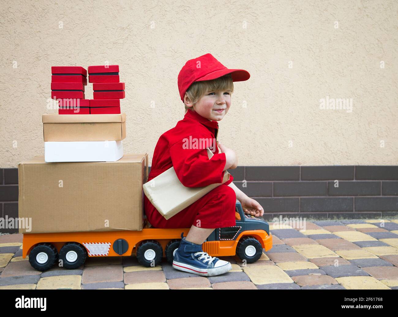 Kid toy packaging hi-res stock photography and images - Alamy