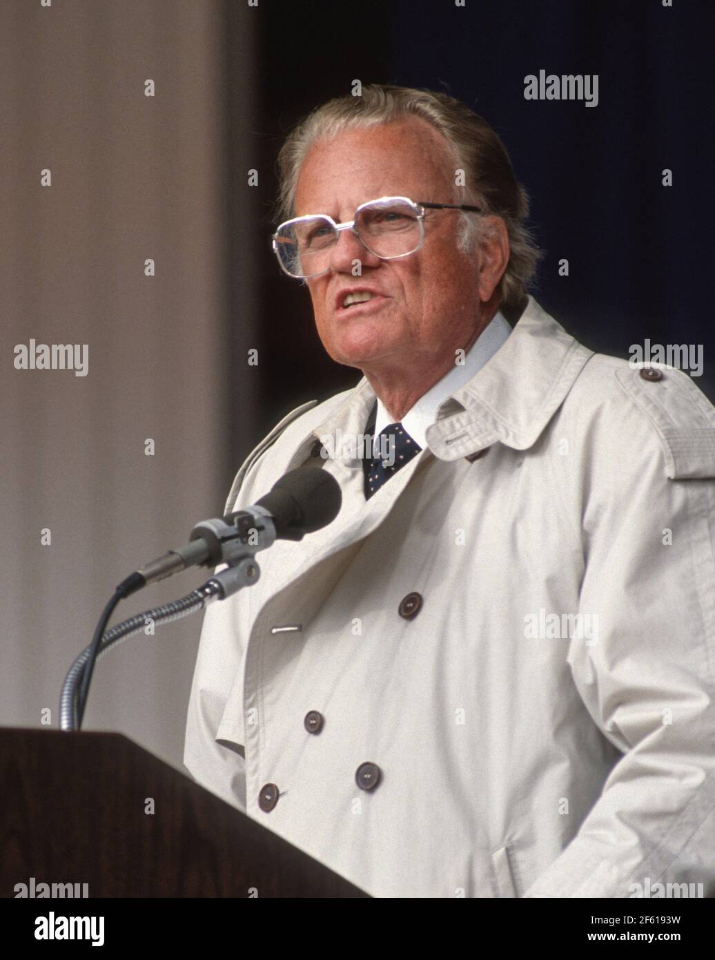 ARLINGTON, VIRGINIA, USA, DECEMBER 17, 1991 - The Reverend Billy Graham ...