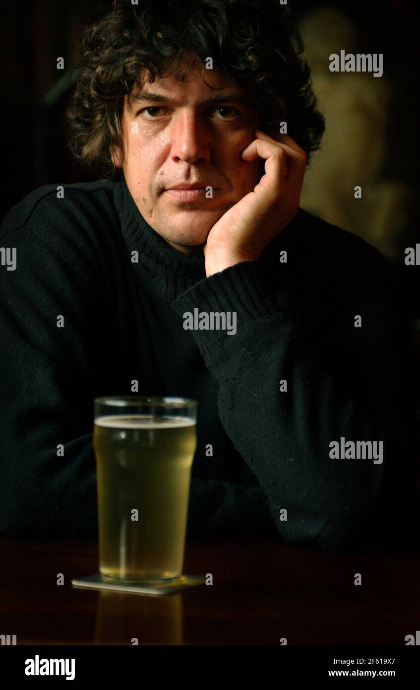 ALEX LEITH IN A LEWES PUB.16/11/05 TOM PILSTON Stock Photo - Alamy