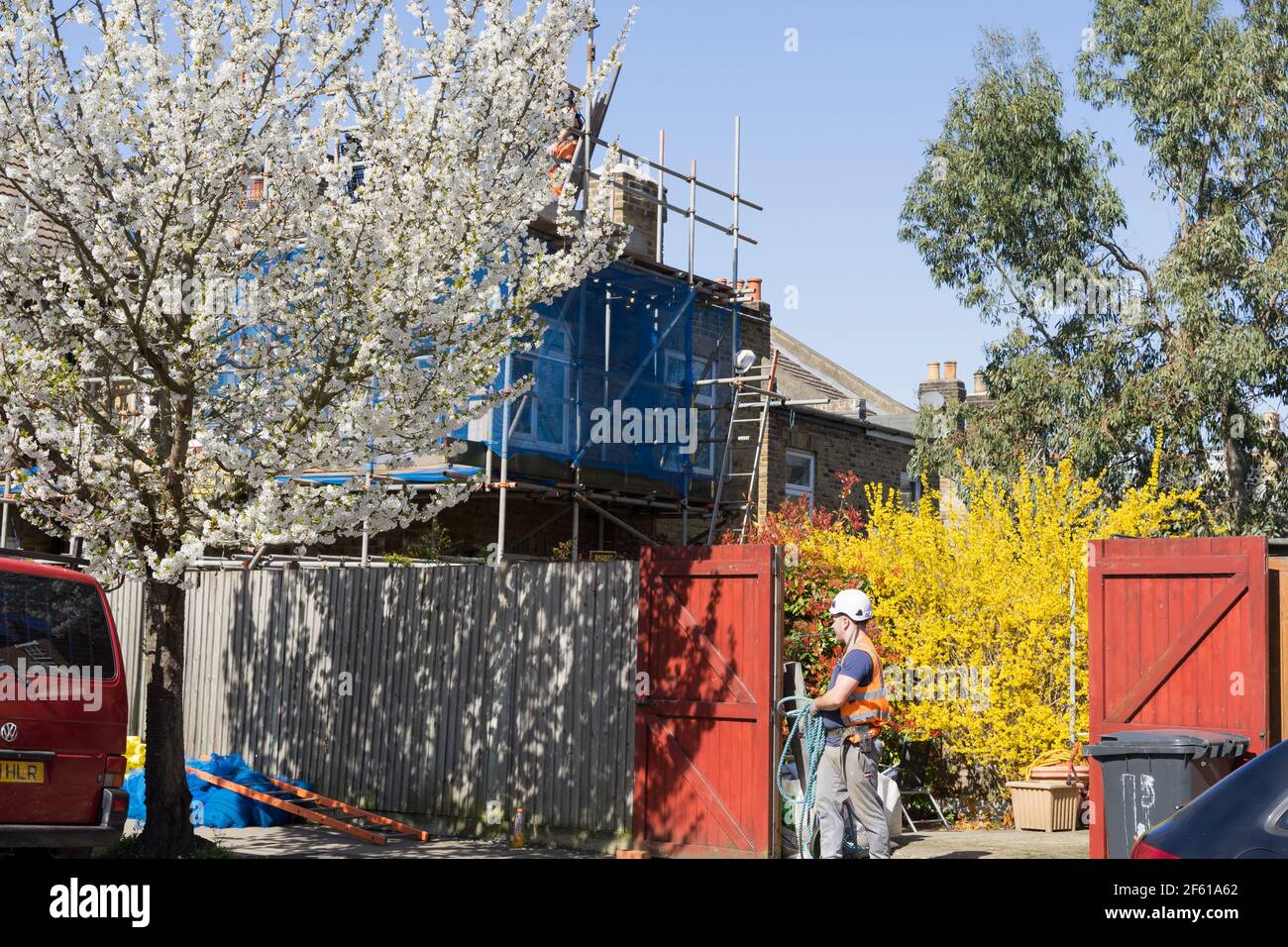 Scaffolding scaffoldings hi-res stock photography and images - Alamy