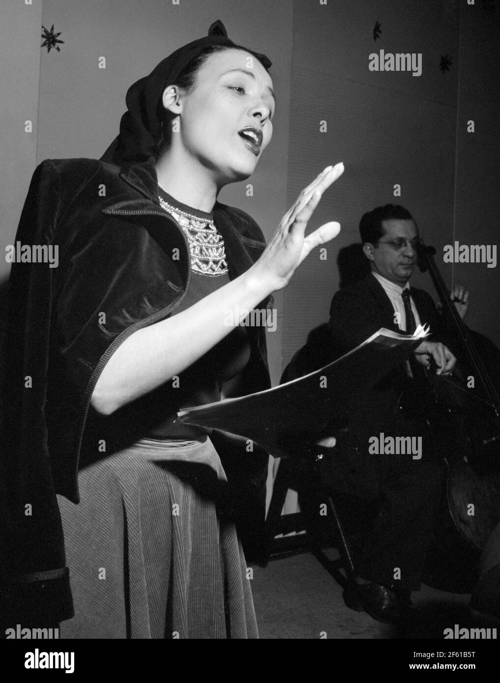 African american singer and actress hi-res stock photography and images ...