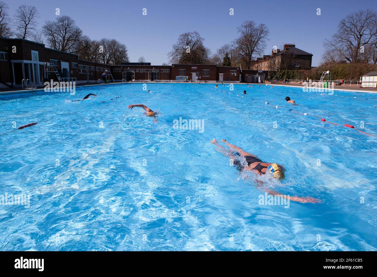 Brockwell lido hi-res stock photography and images - Alamy