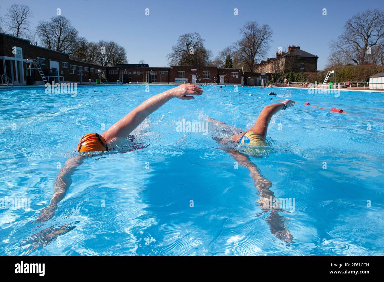 London lido brockwell hi-res stock photography and images - Alamy