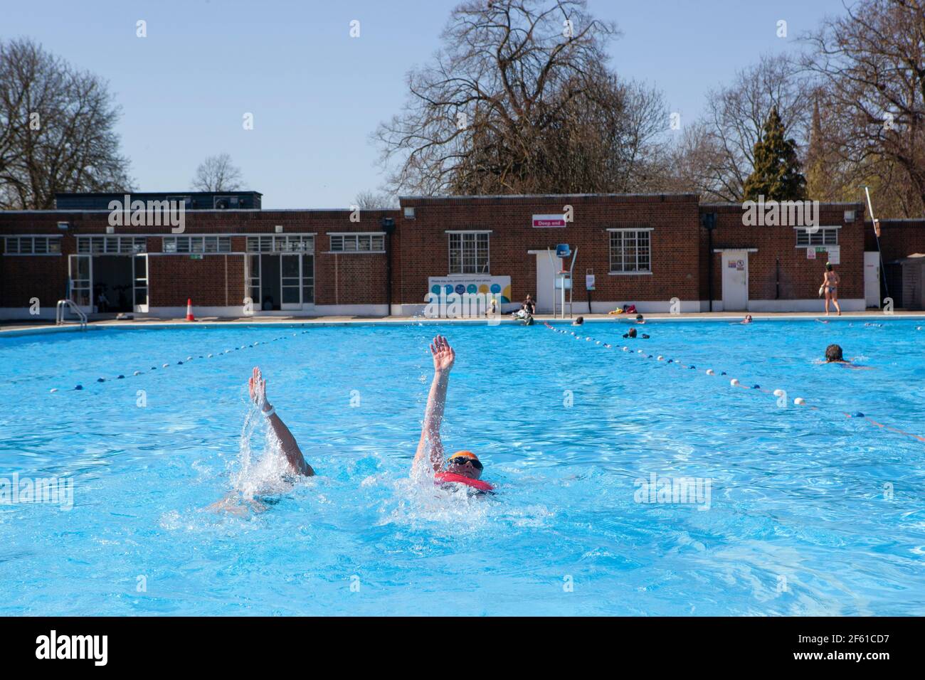 Brockwell lido hi-res stock photography and images - Alamy