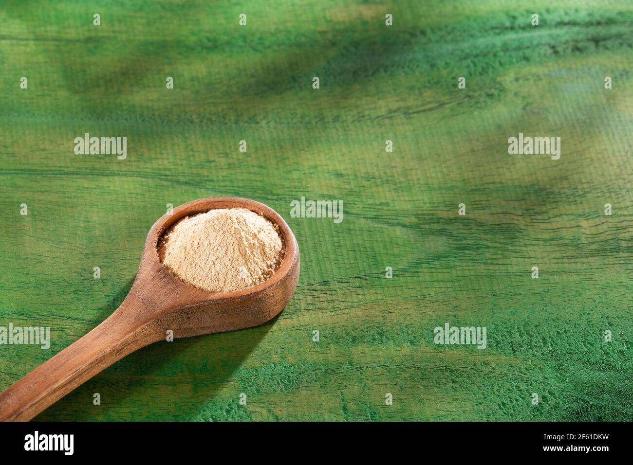 Dry Organic Maca Powder - Lepidium meyenii Stock Photo - Alamy